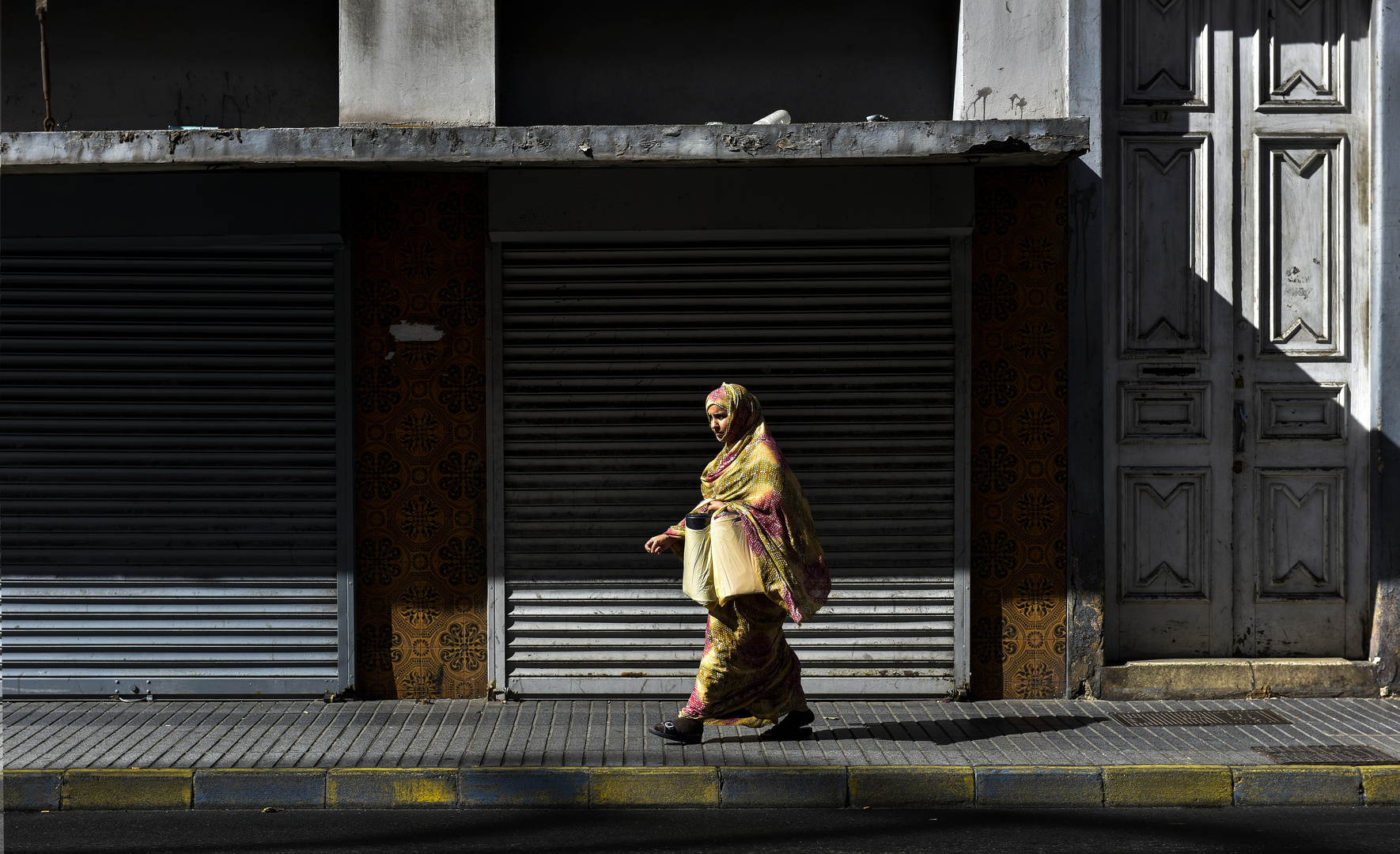 Alltag.... Foto & Bild | street, outdoor, frau Bilder auf fotocommunity