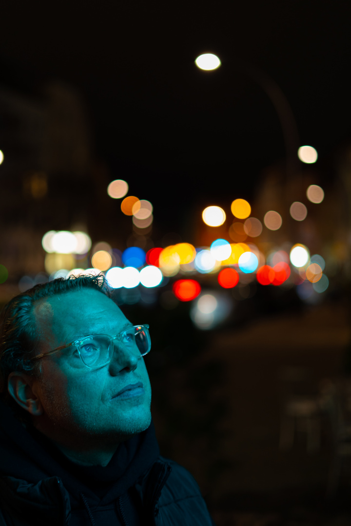 Almost blue... Foto & Bild | portrait, streetfotografie mit menschen, techniken Bilder auf ...