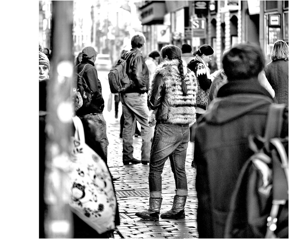 Alone In The Crowd Foto & Bild | streetfotografie mit menschen ...