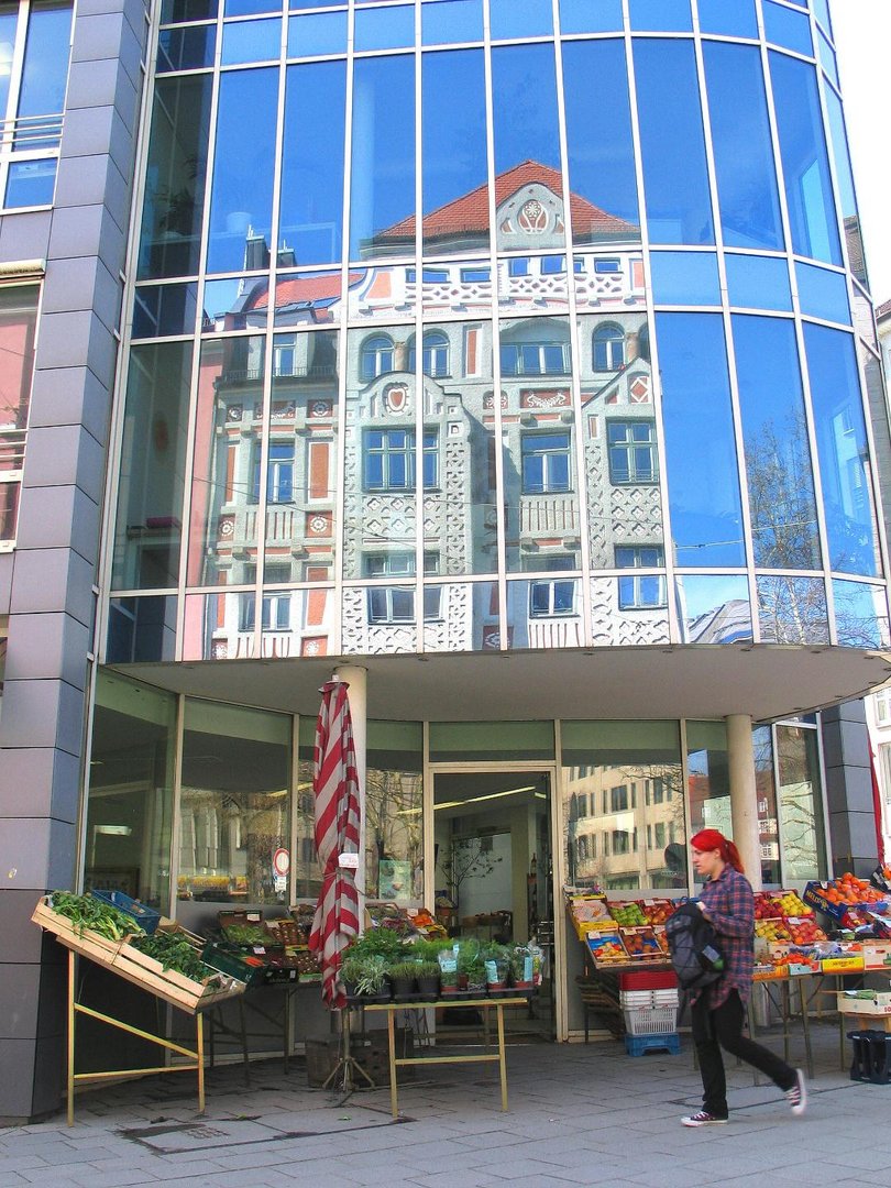 Alt und neu Foto & Bild | architektur, streetfotografie mit menschen ...