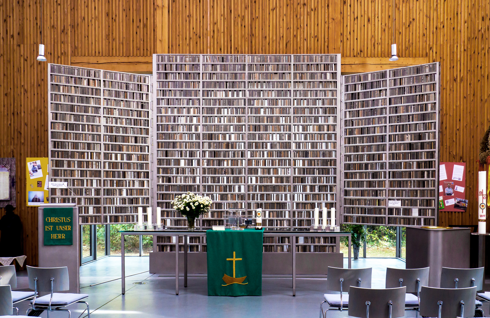 Altar der Eine-Welt-Kirche Schneverdingen Foto & Bild | fotos, world ...