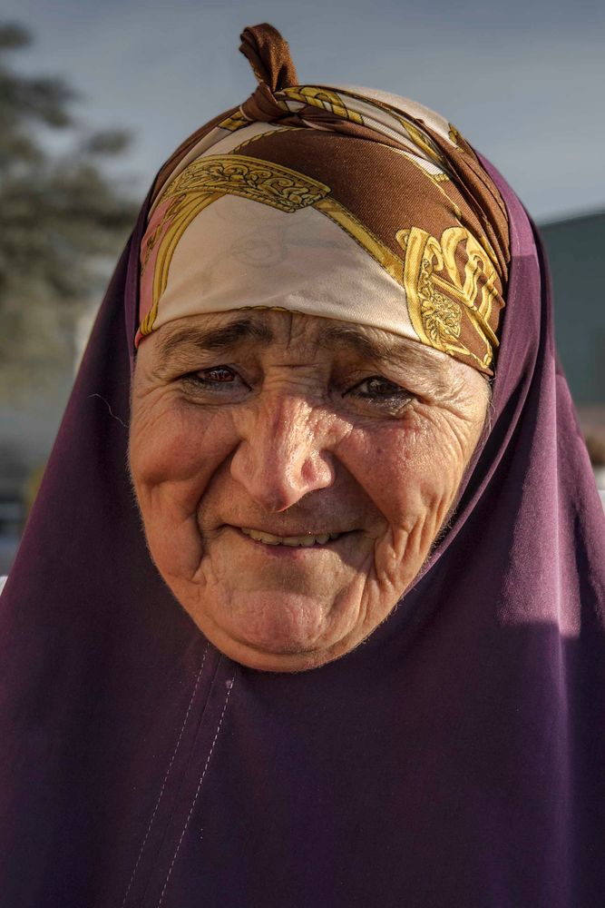 alte Frau auf dem Markt Foto & Bild | erwachsene menschen, menschen im alter, menschen Bilder ...