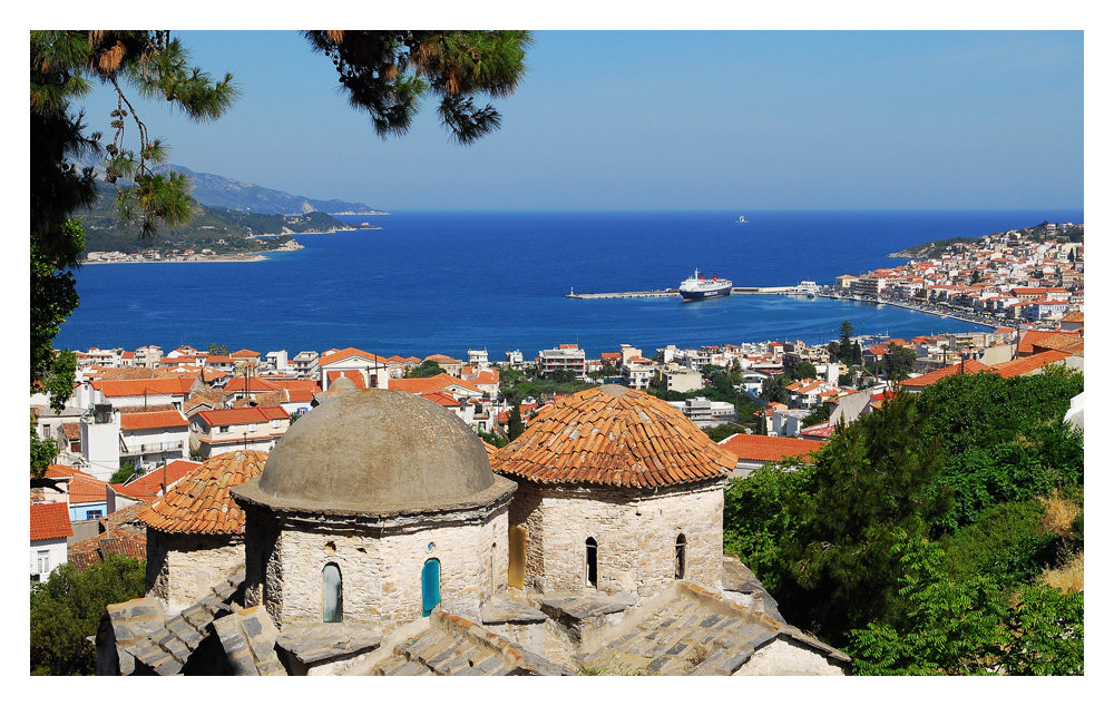 Alte Kirche und Blick auf samos Stadt Foto & Bild | samos Bilder auf ...