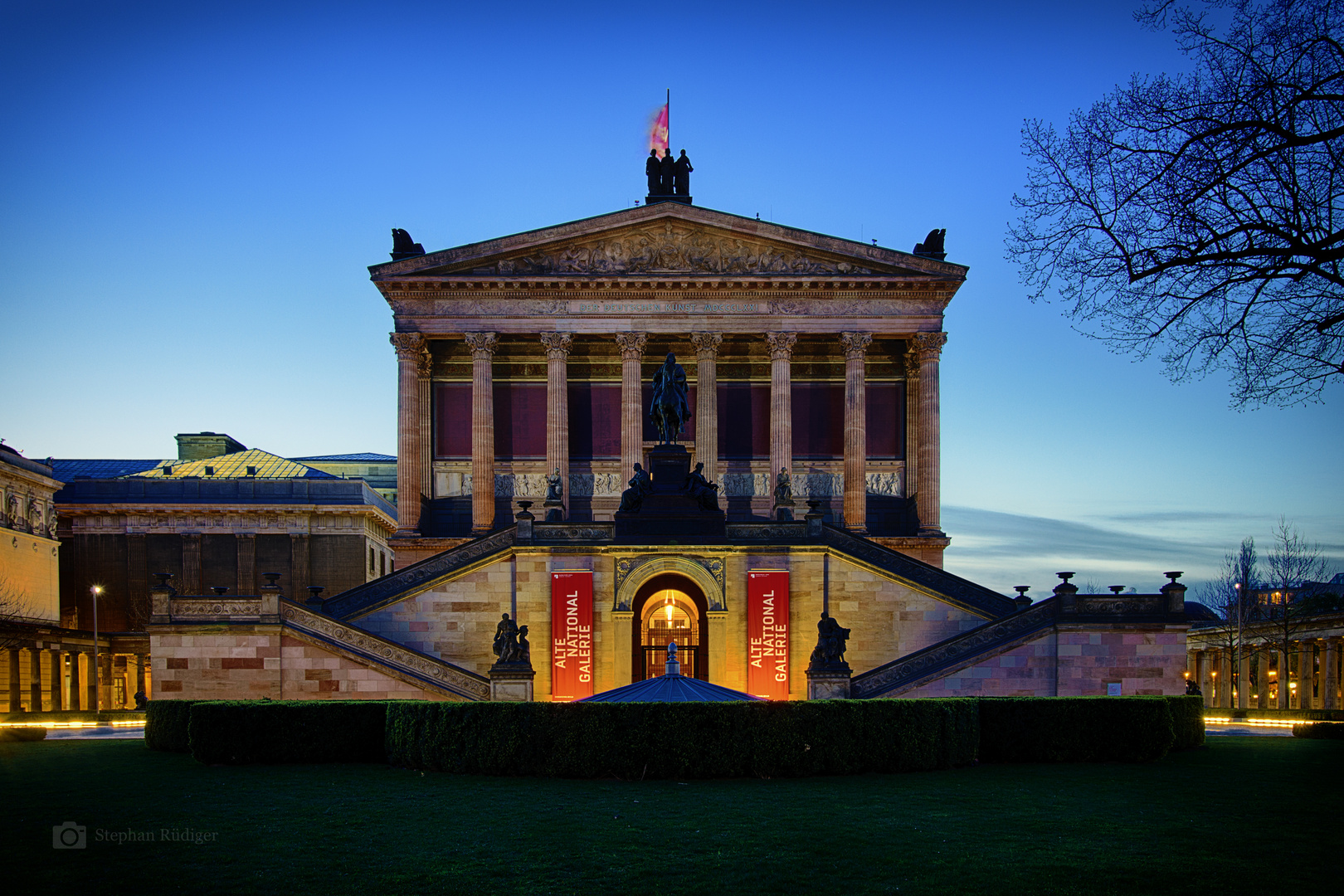 Alte National Galerie zur Blauen Stunde Foto & Bild | architektur ...