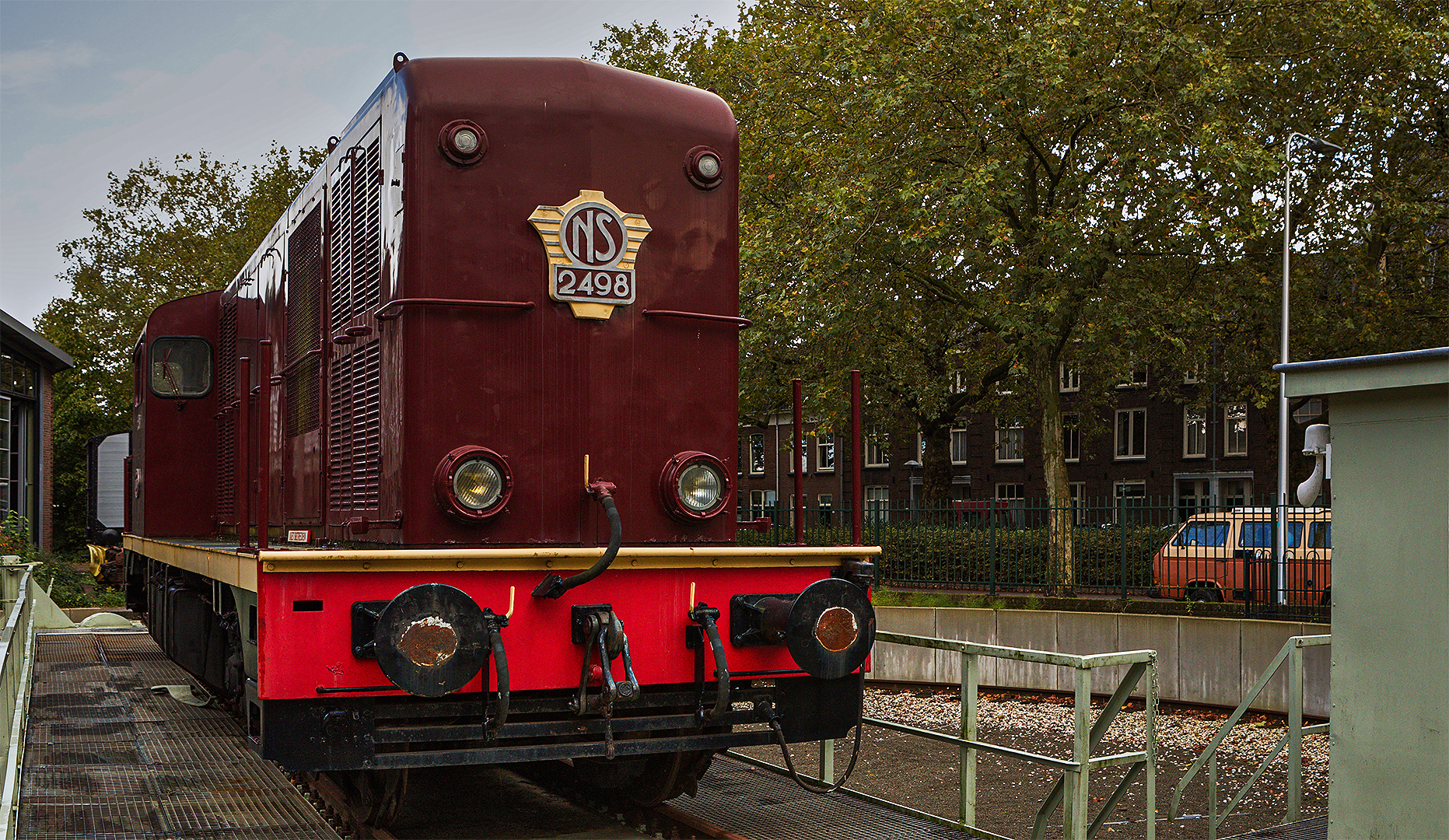 Alte niederländische Diesellok 001 Foto & Bild | world, bäume, licht ...