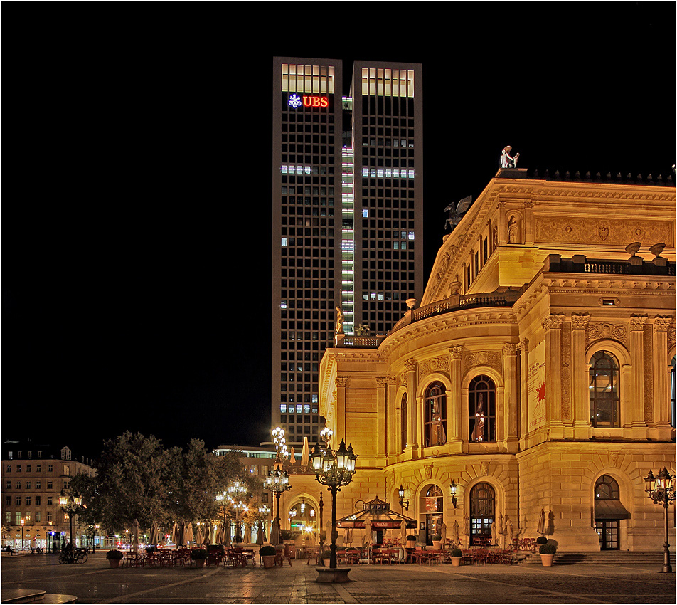 Alte Oper + OpernTurm Foto & Bild | architektur, architektur bei nacht ...