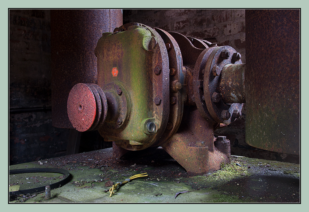 alte Pumpe Foto & Bild | marode, marodes, lost places Bilder auf ...