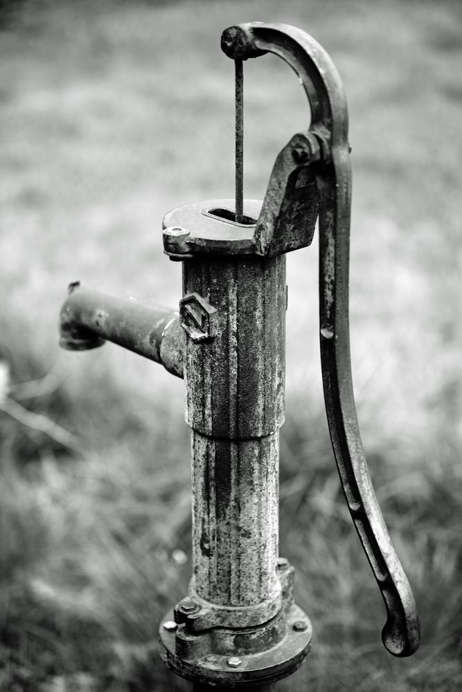 Alte Pumpe Foto & Bild | stillleben, zufällige arrangements, alt Bilder ...