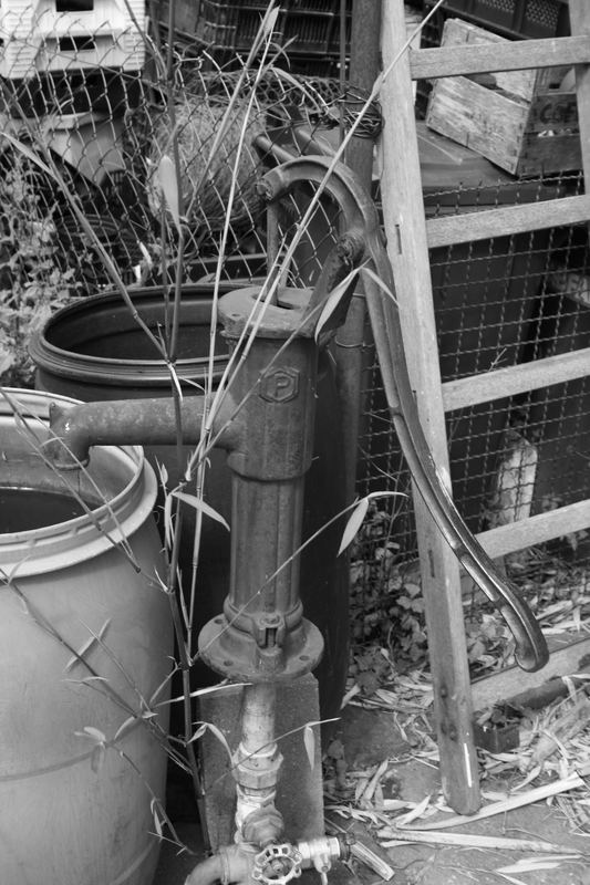 Alte Pumpe Foto & Bild | stillleben, zufällige arrangements, motive ...