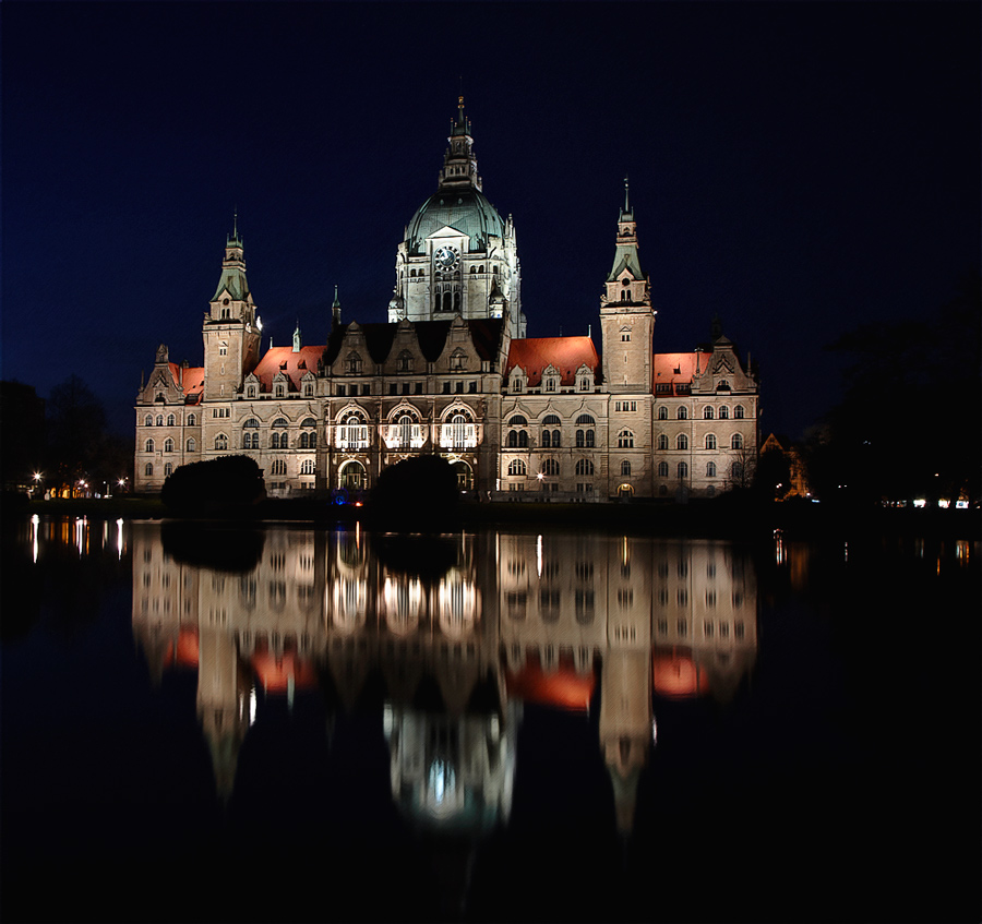 Alte Rathaus Foto & Bild | architektur, architektur bei nacht, motive ...