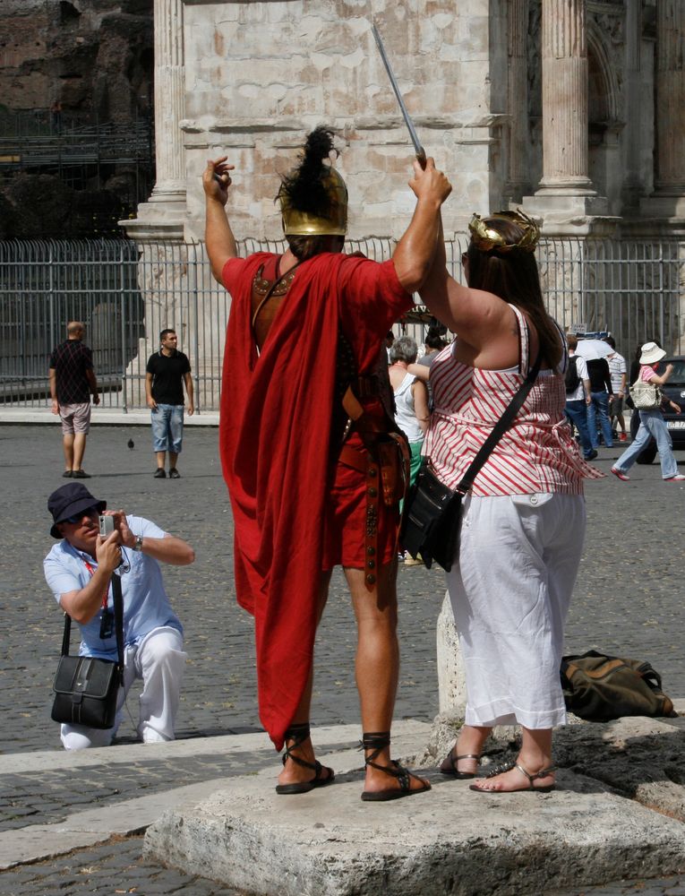 Alte Römer am Kolosseum in Rom, Juli 2010 Foto & Bild | reportage ...