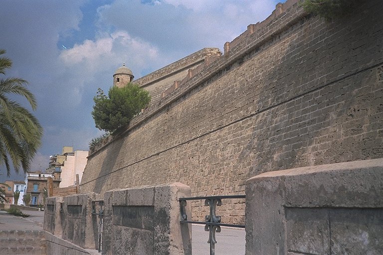 alte Stadtmauer Foto & Bild | europe, balearic islands, spain Bilder ...