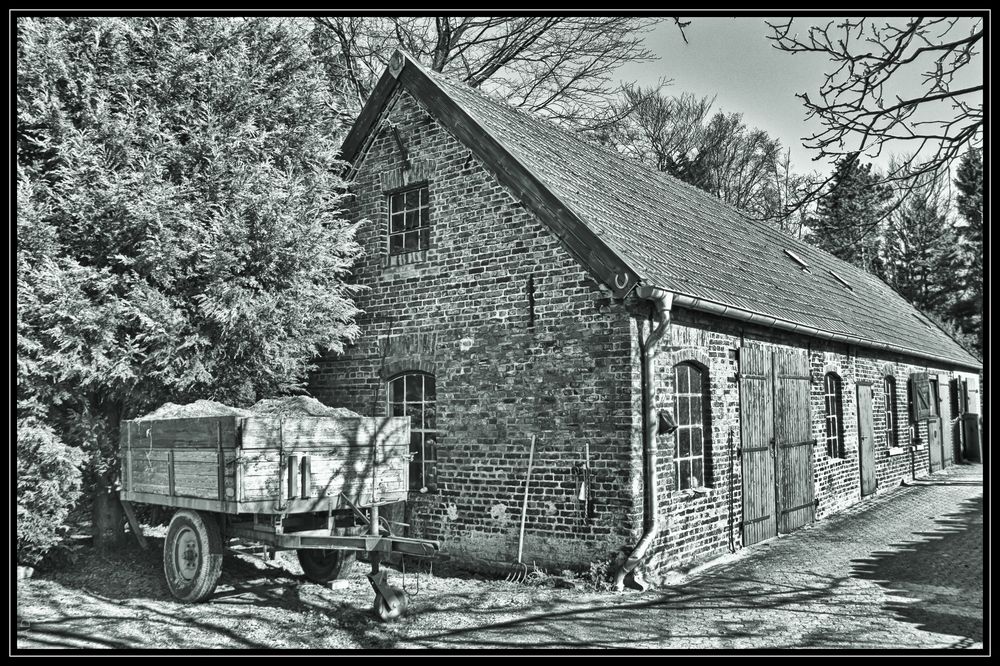 Alter Bauernhof Foto & Bild | monochrom, bearbeitungs - techniken ...