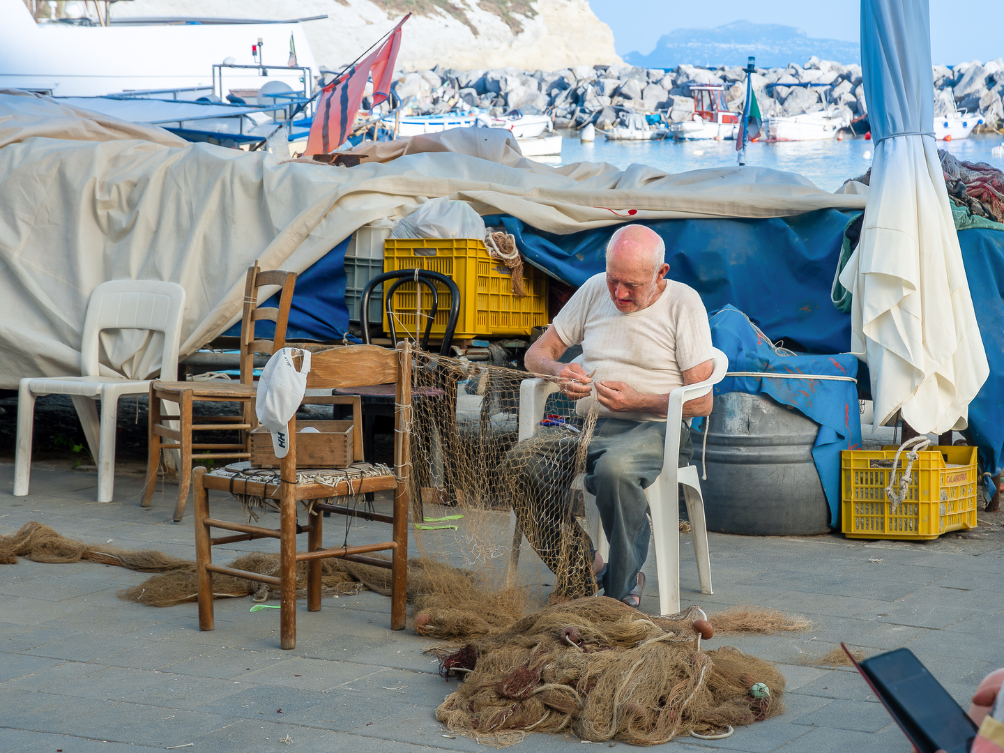 Alter Fischer, beim Netze flicken Foto & Bild | monatswettbewerbe, foto ...