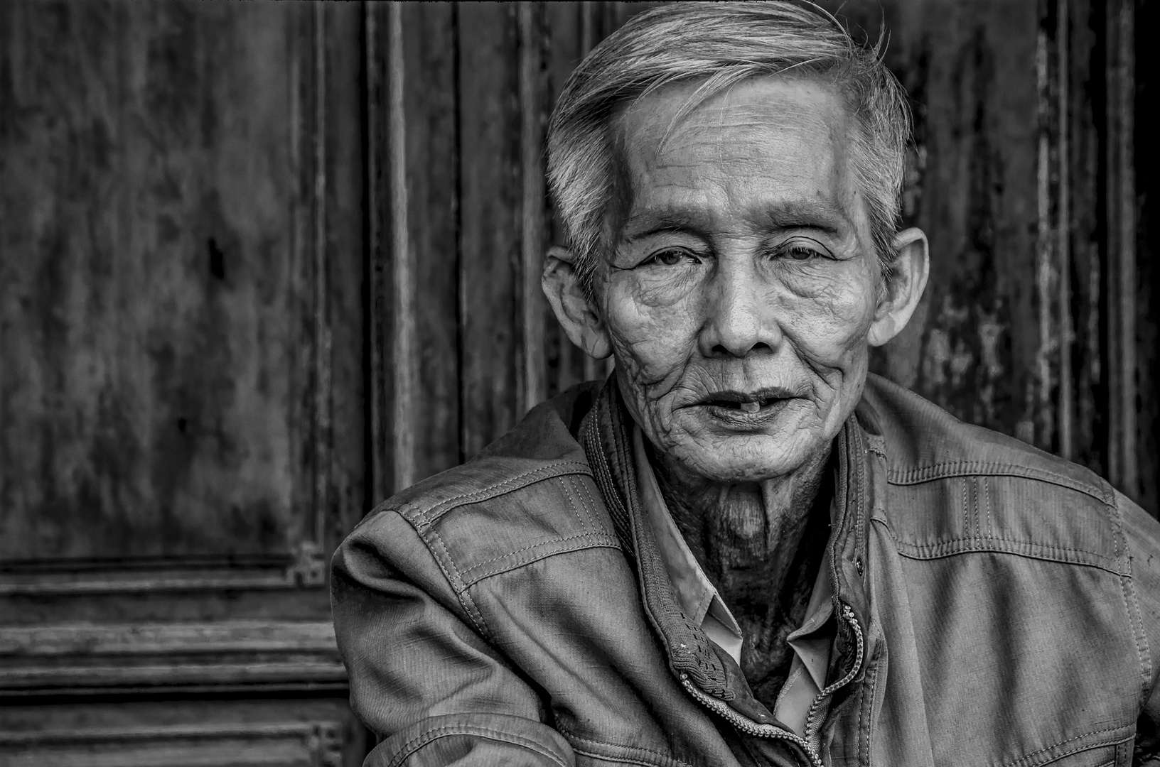 Alter Mann in der alten Kaiserstadt Hue Foto & Bild | erwachsene ...