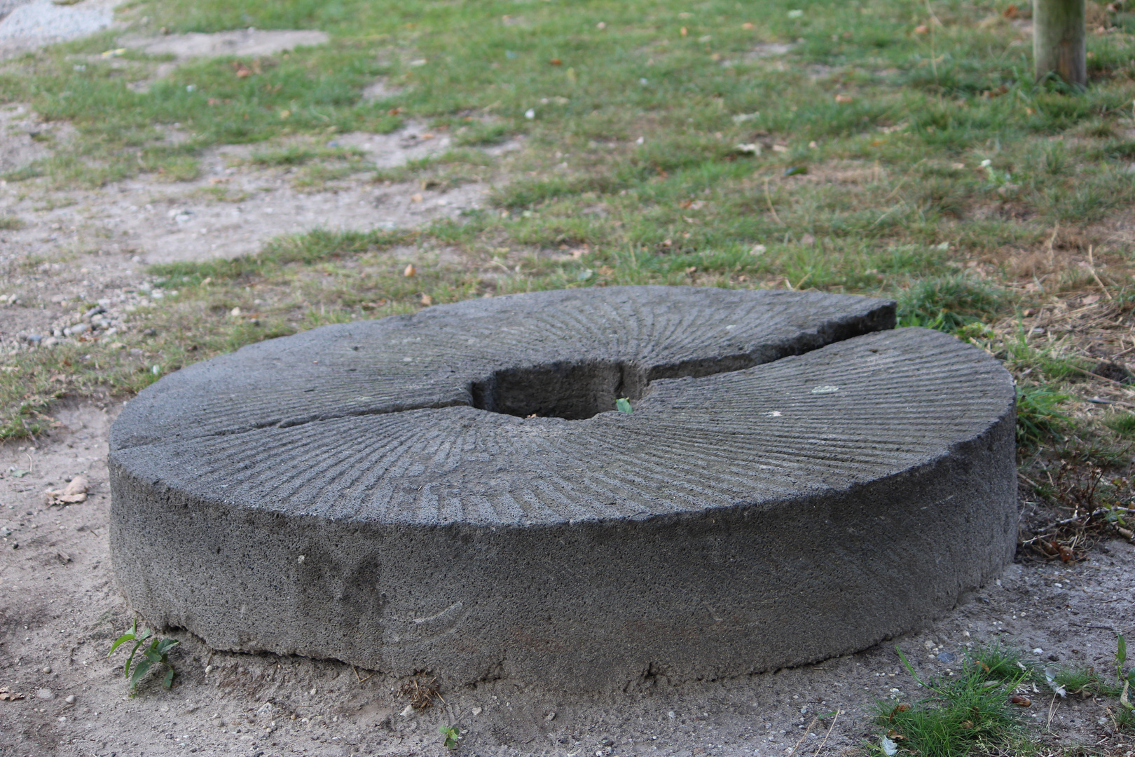 Alter Mühlstein.................wie dazumal Foto & Bild | projekte, wie ...