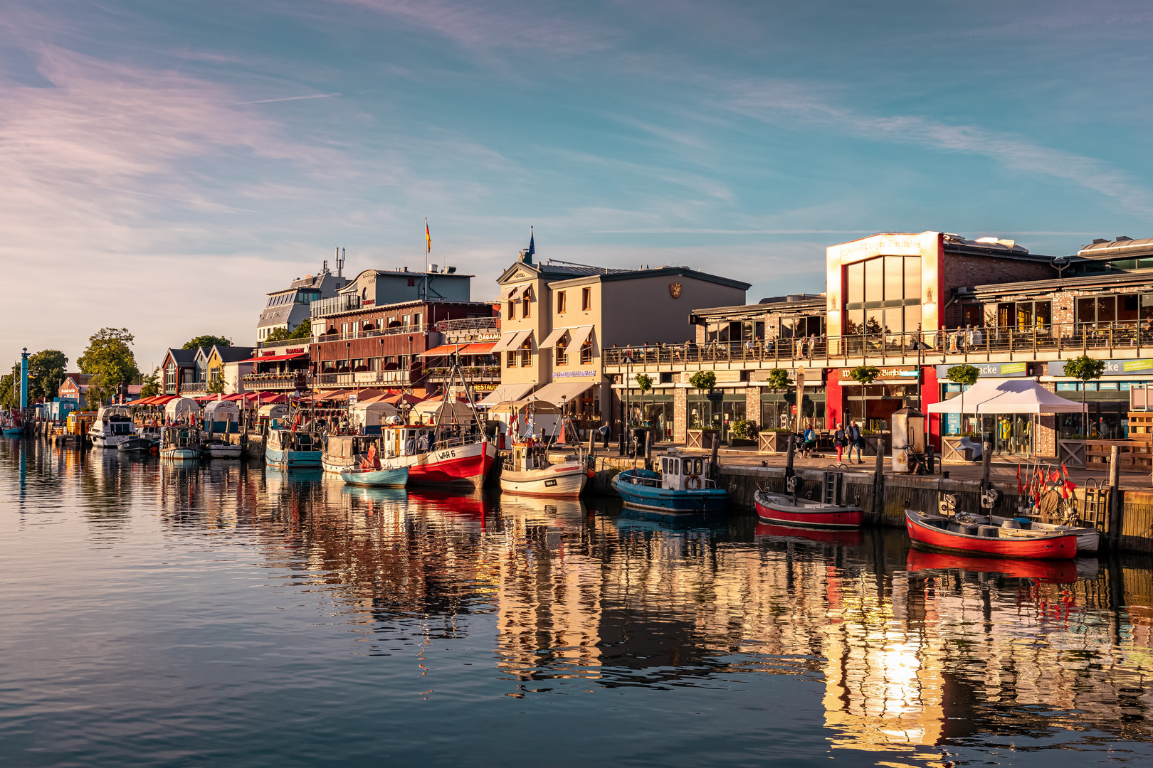 Alter Strom in Warnemünde im Sonnenuntergang Foto & Bild | deutschland ...