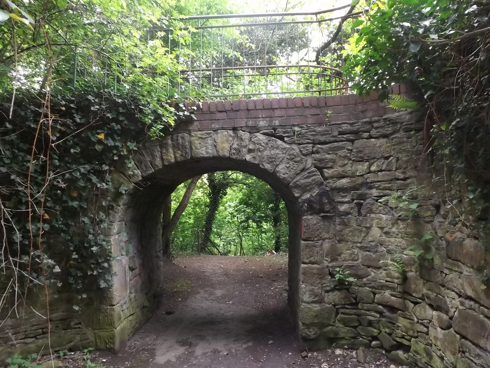 Alter Torbogen Foto & Bild | landschaft, romatig, natur Bilder auf ...