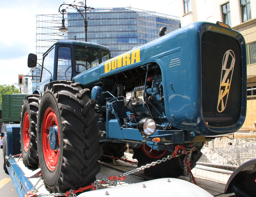 Alter Traktor - Dutra D4K Foto & Bild | industrie und technik ...