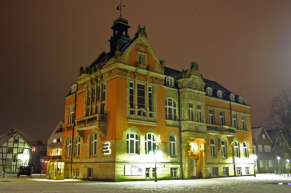 Altes Rathaus in Ahlen Foto & Bild | architektur, architektur bei nacht ...