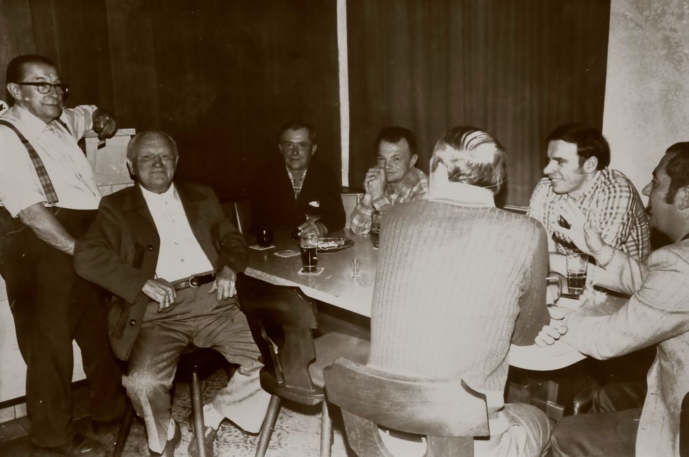 Altherrenstammstisch vor 30 Jahren Foto & Bild | erwachsene menschen, alltagsereignisse ...