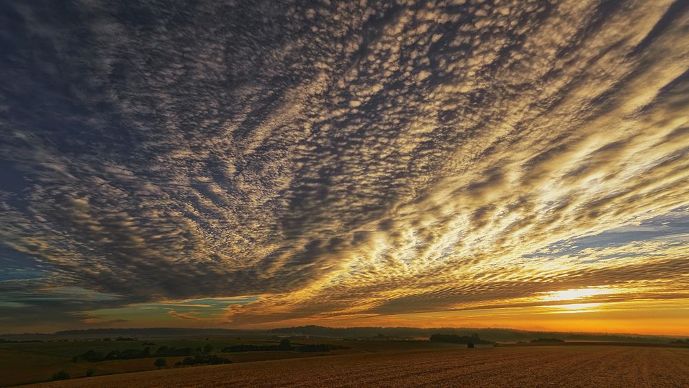 Altocumulus Fractus Foto & Bild | sonnenaufgang, wolken, himmel Bilder ...