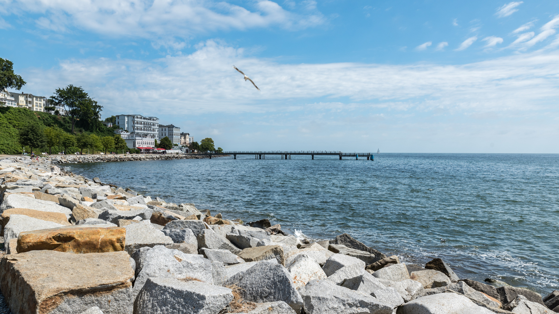 Altstadt von Sassnitz mit der Seebrücke Foto & Bild | rügen, sassnitz ...