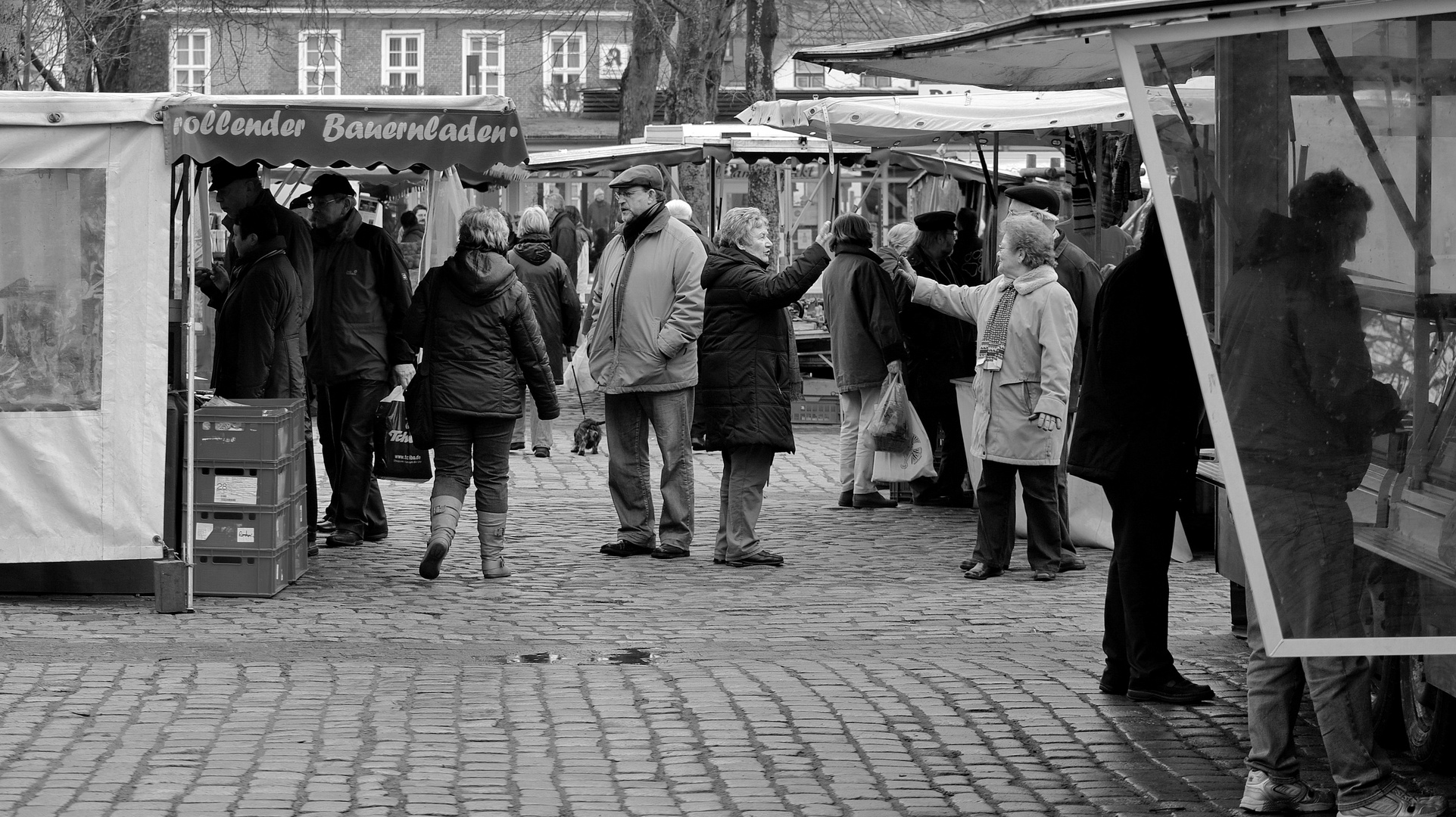 always say hello, never goodbye Foto & Bild | monochrome, menschen ...