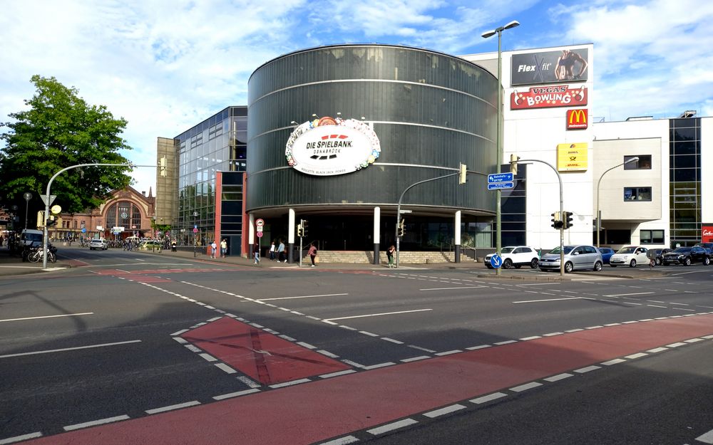 Am Bahnhof Foto & Bild | architektur, bahnhöfe & gleise ...