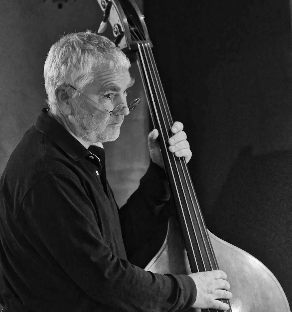 am Bass Foto & Bild | konzert, bass, musik Bilder auf fotocommunity