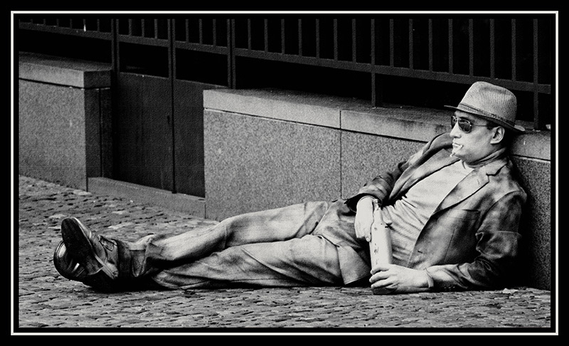 Am Boden Foto & Bild | streetfotografie mit menschen, street: spontane ...