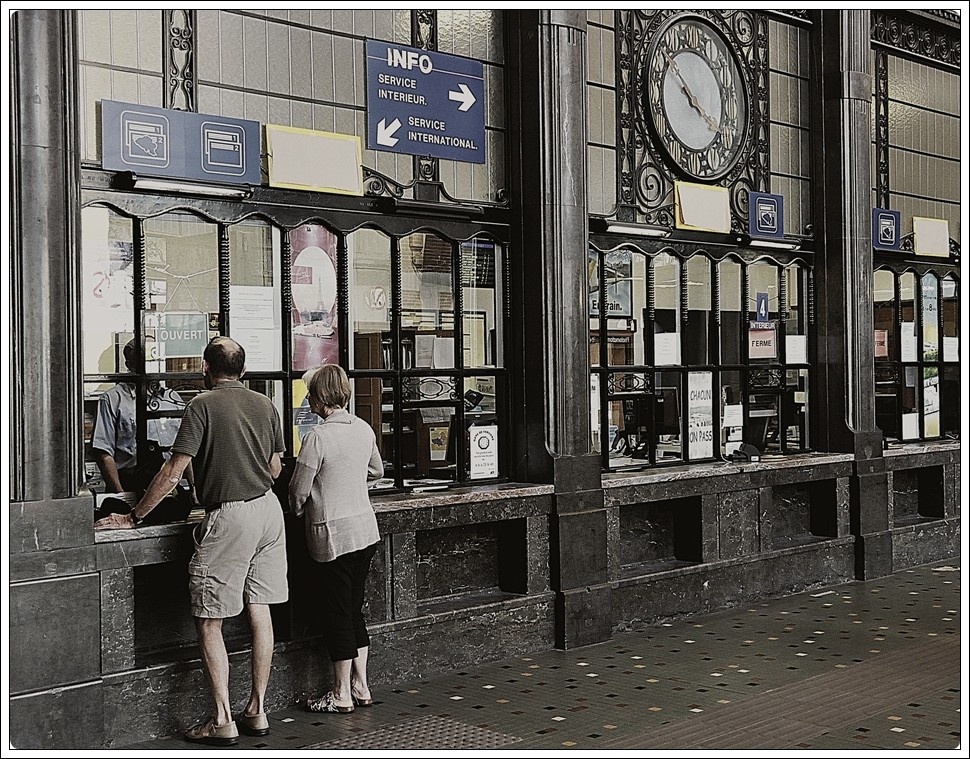 Am Fahrkartenschalter Foto & Bild | erwachsene menschen, alltagsereignisse, menschen in der ...