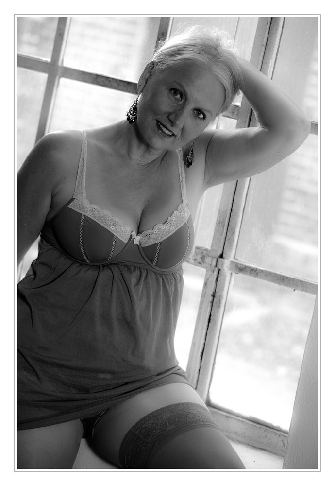 AM FENSTER Foto & Bild | erwachsene menschen, portraits erwachsener, people Bilder auf fotocommunity