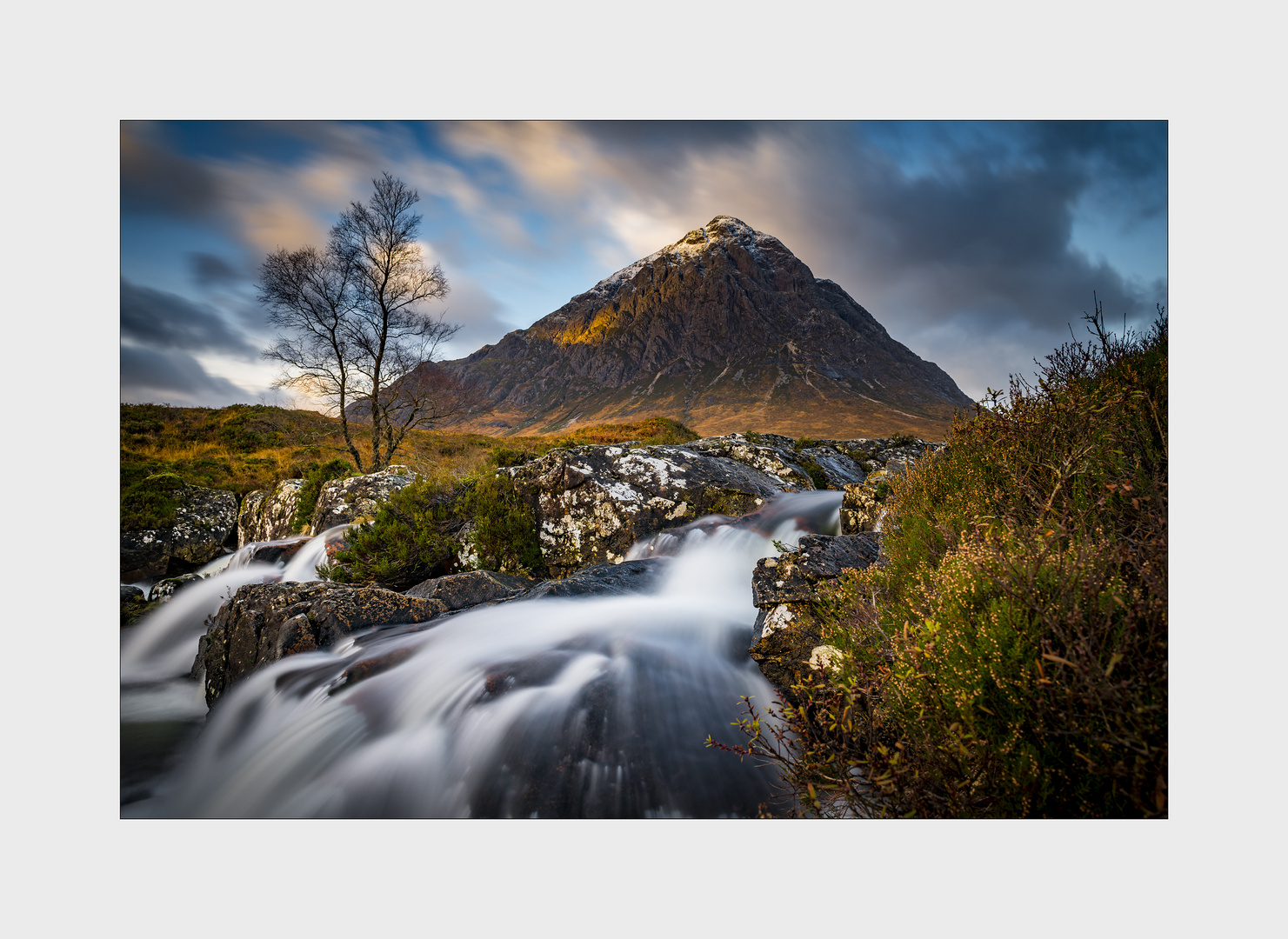 Am Fuß des Berges Foto & Bild | europe, united kingdom & ireland ...