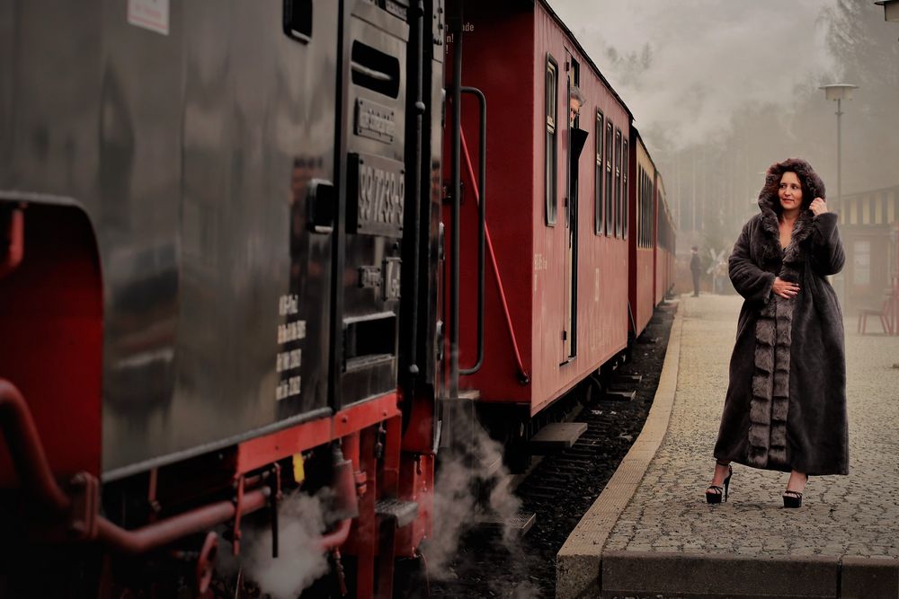Am Gleis 3 Foto & Bild | outdoor, portrait, frauen Bilder auf fotocommunity