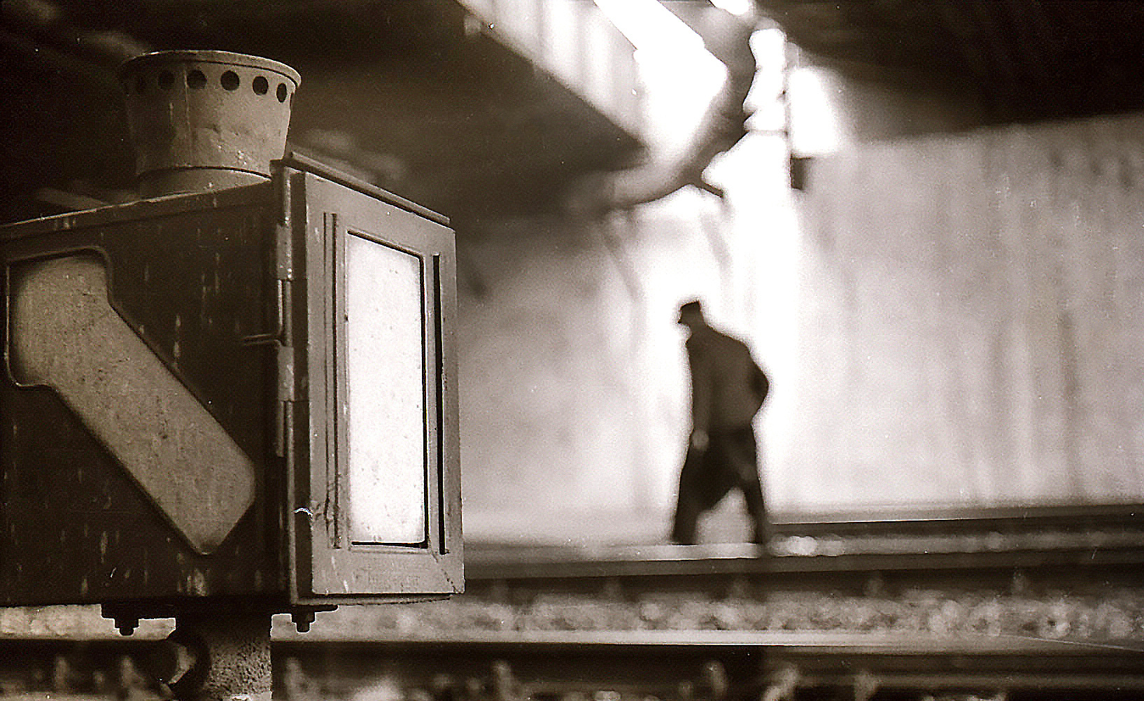 am Gleis.... Foto & Bild | architektur, bahnhöfe & gleise, profanbauten ...