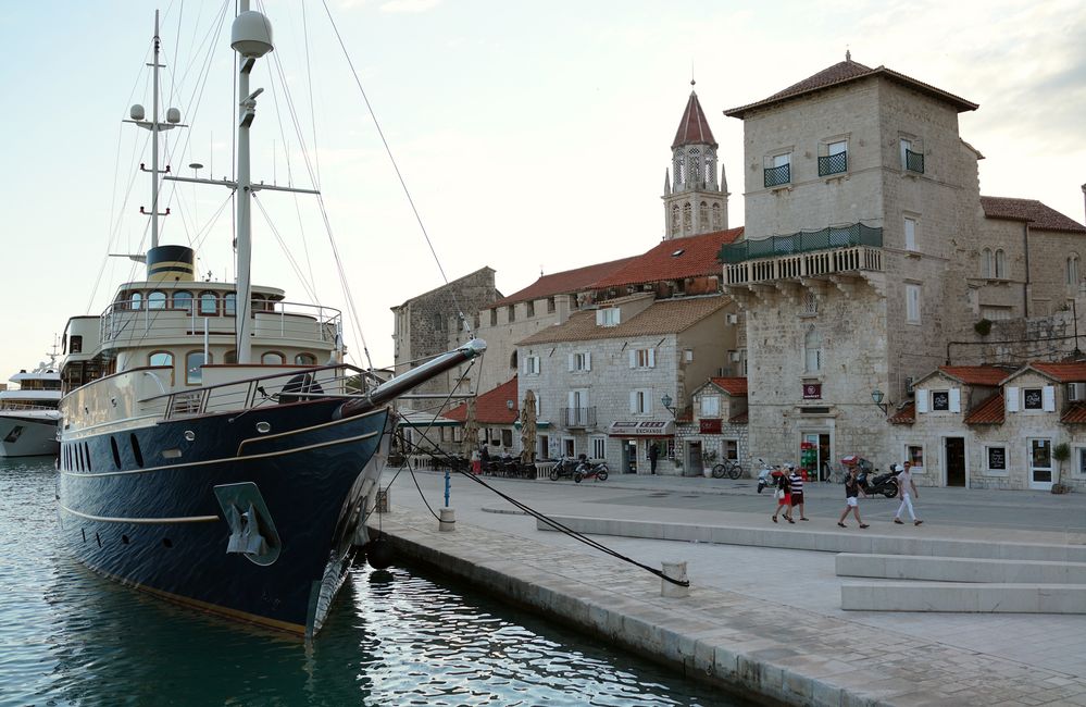 Am Pier von Trogir Foto & Bild | urlaub, world, wasser Bilder auf ...