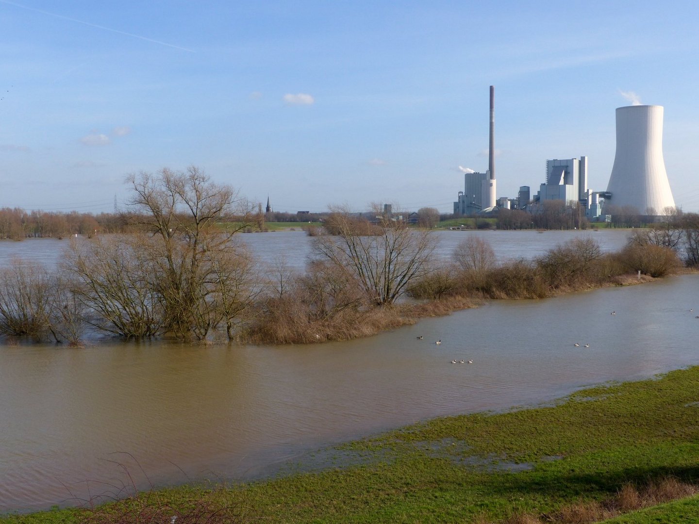 Am Rhein Foto & Bild | industrie und technik, landschaft, bach, fluss ...
