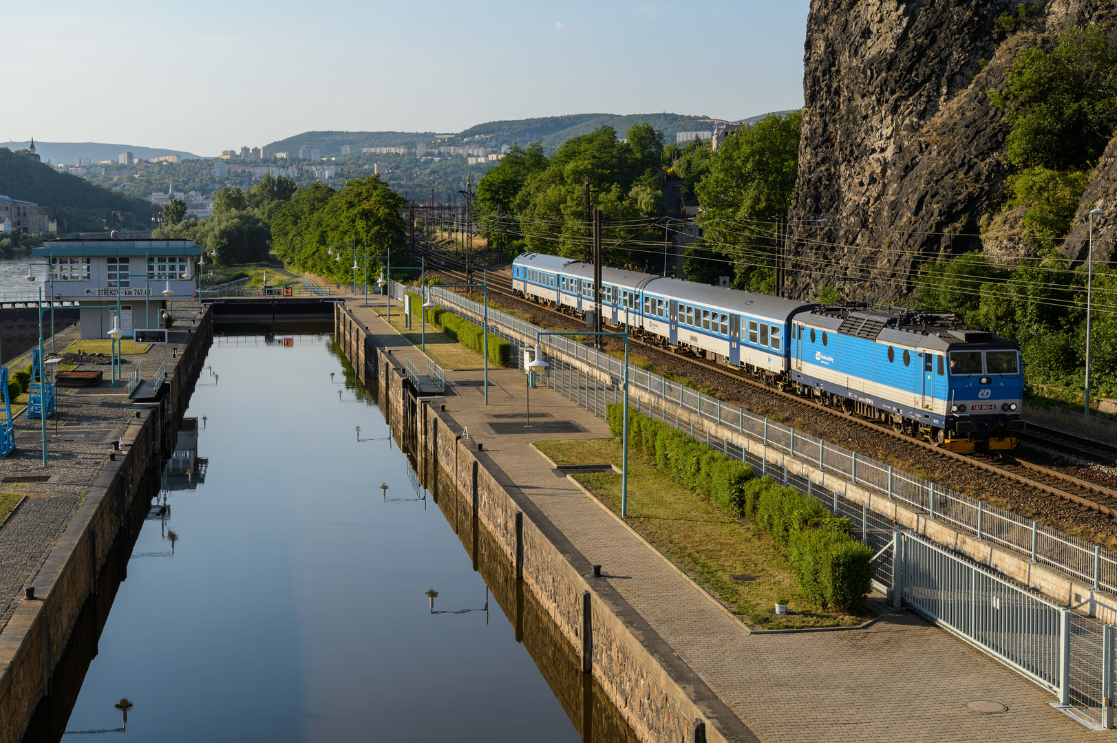 Am Sperrwerk Ústi-Strekov Foto & Bild | eisenbahn, motive, verkehr ...
