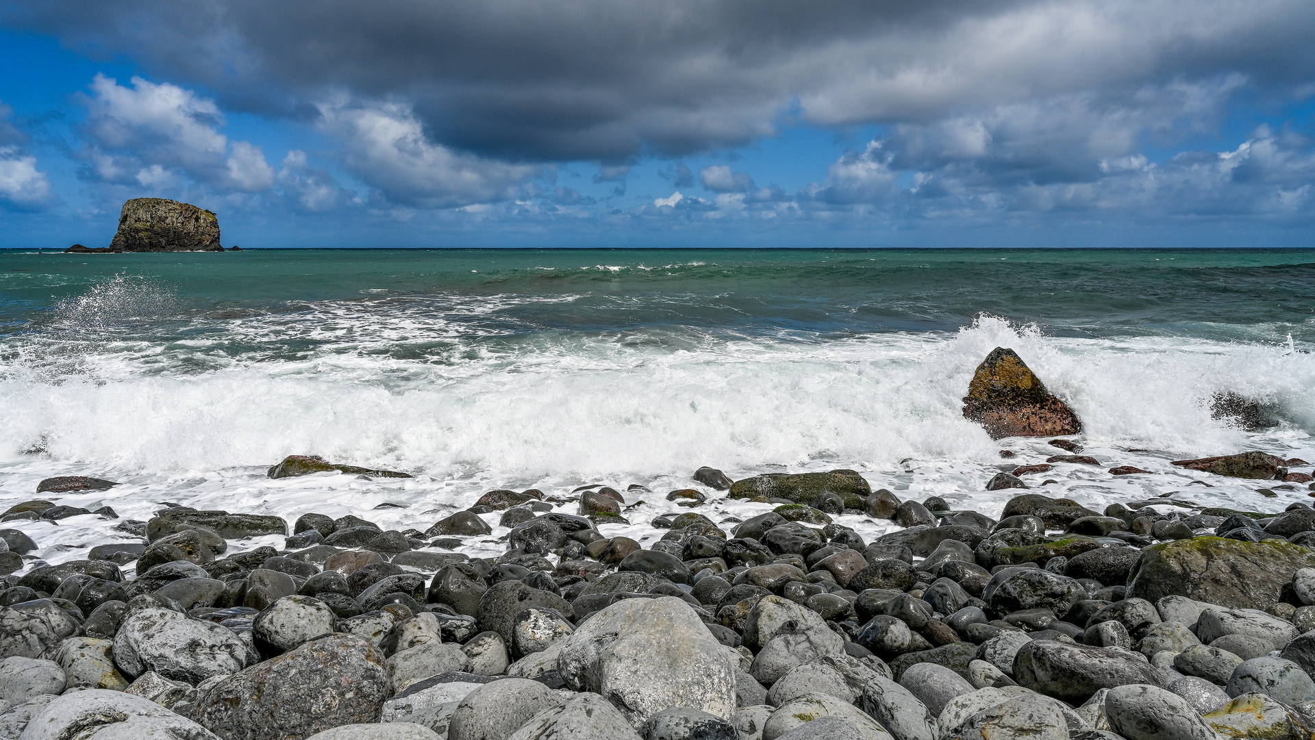 Am Steinstrand von Porto da Cruz 06 Foto & Bild | europe, portugal ...