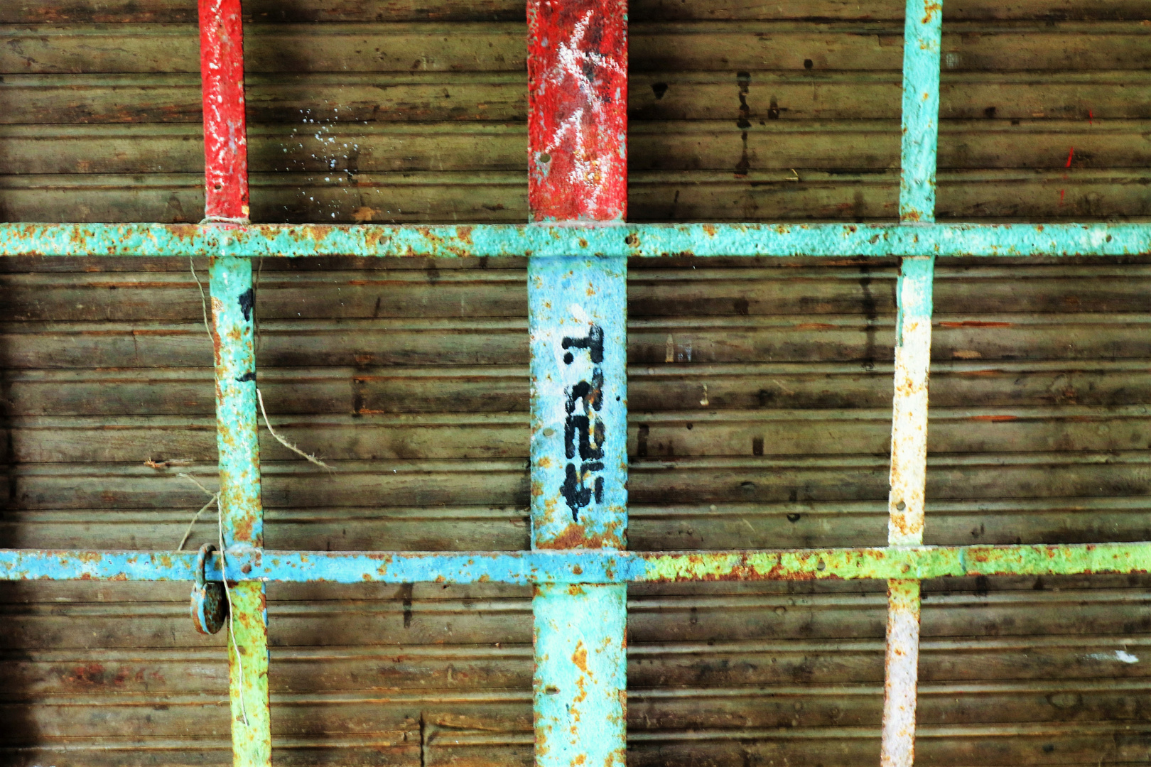 Am Wege sah ich ein Gitter stehn... Foto & Bild | alltagsdesign, berlin ...