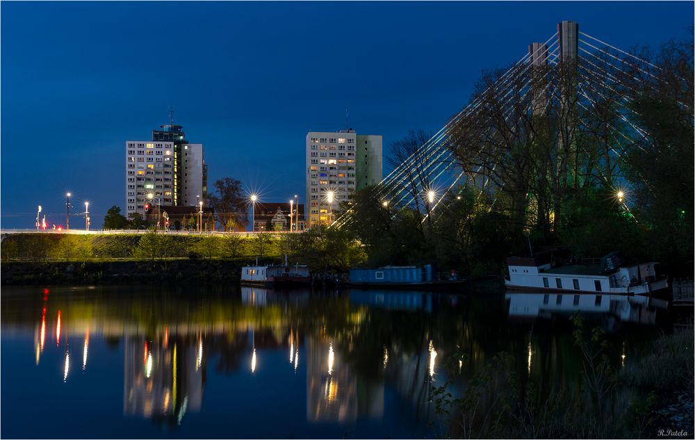 Am Winterhafen... Foto & Bild | blaue stunde, magdeburg, slnf Bilder ...