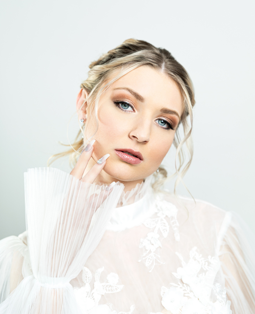 Amanda in weisser Spitze und Tüll Foto & Bild | fashion, make-up ...