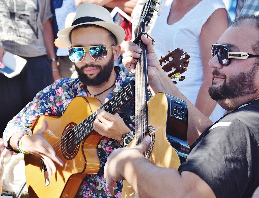 Ambiance gitane.... photo et image | documentaire & journalisme ...