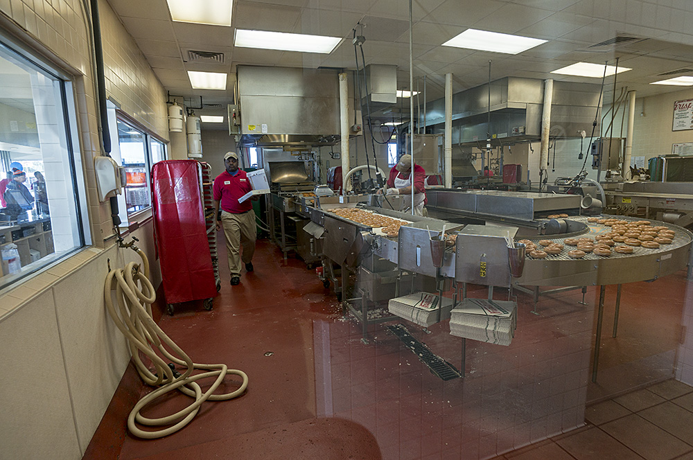 Americana: Donut Assembly Line Foto & Bild | north america, united ...