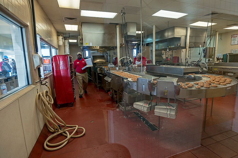 Americana: Donut Assembly Line Foto & Bild | north america, united ...