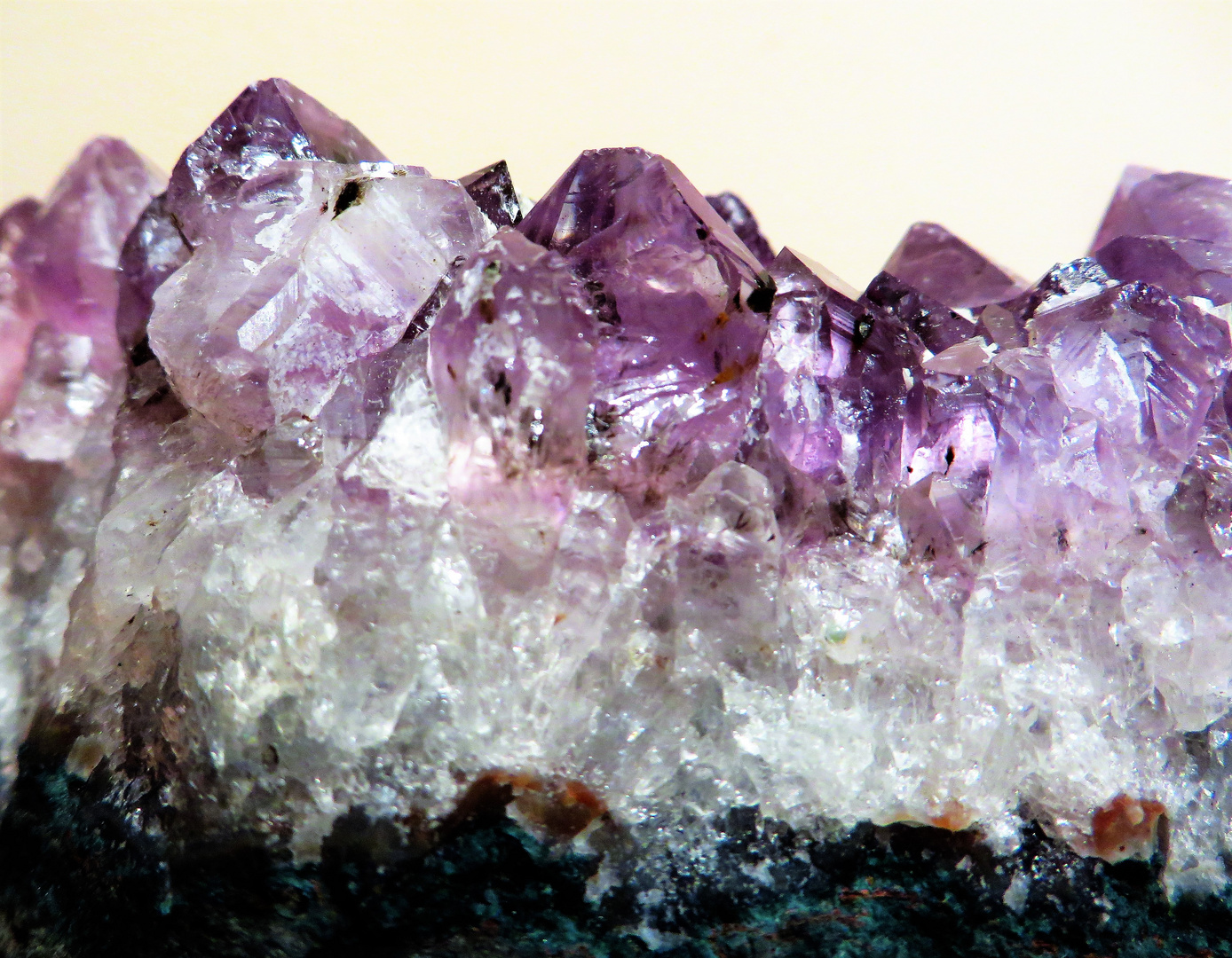 Amethyst Foto & Bild | abstraktes, strukturen, licht Bilder auf ...