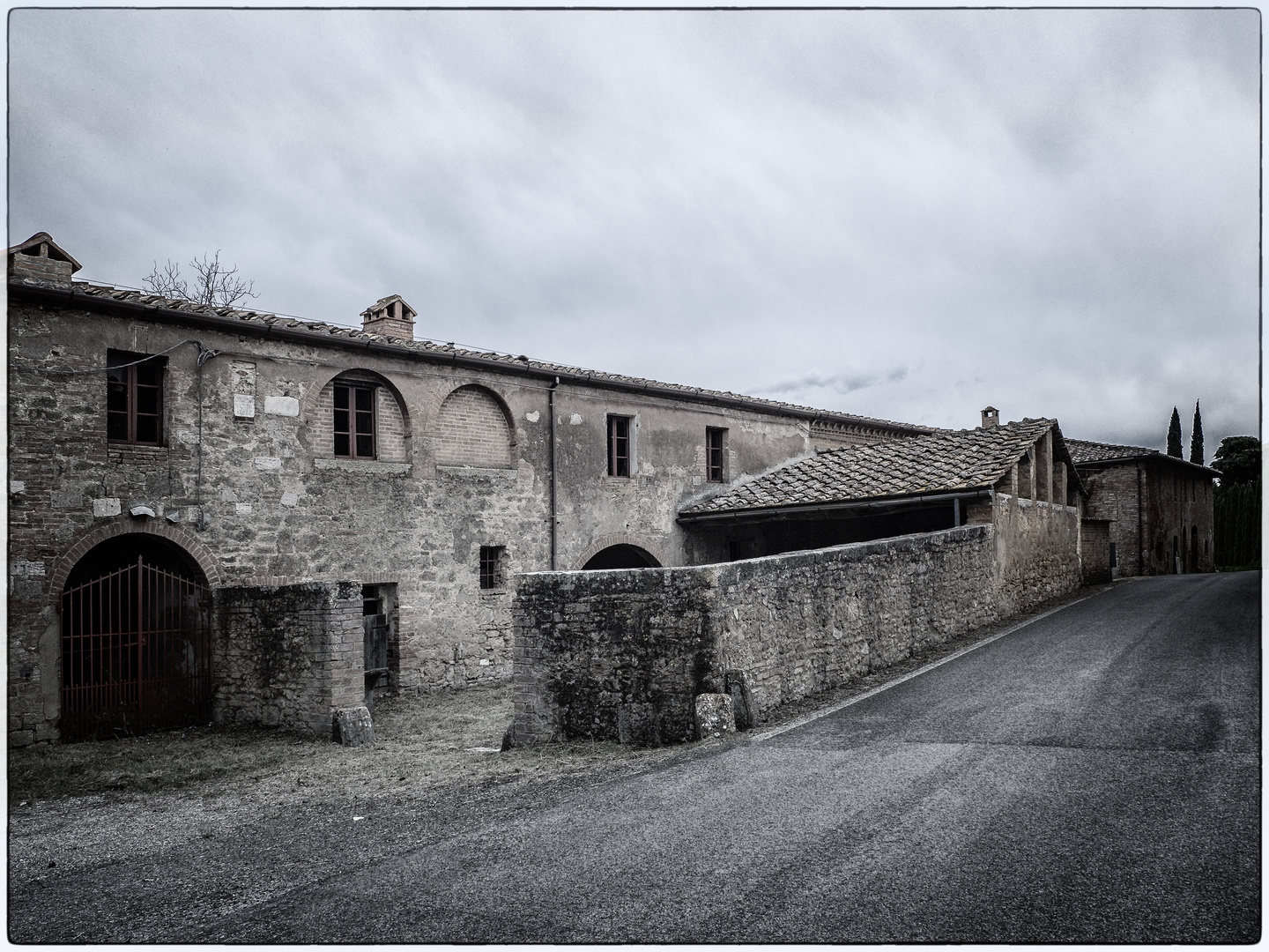 An ancient farm in the Crete Senesi... Foto % Immagini| italy, world ...