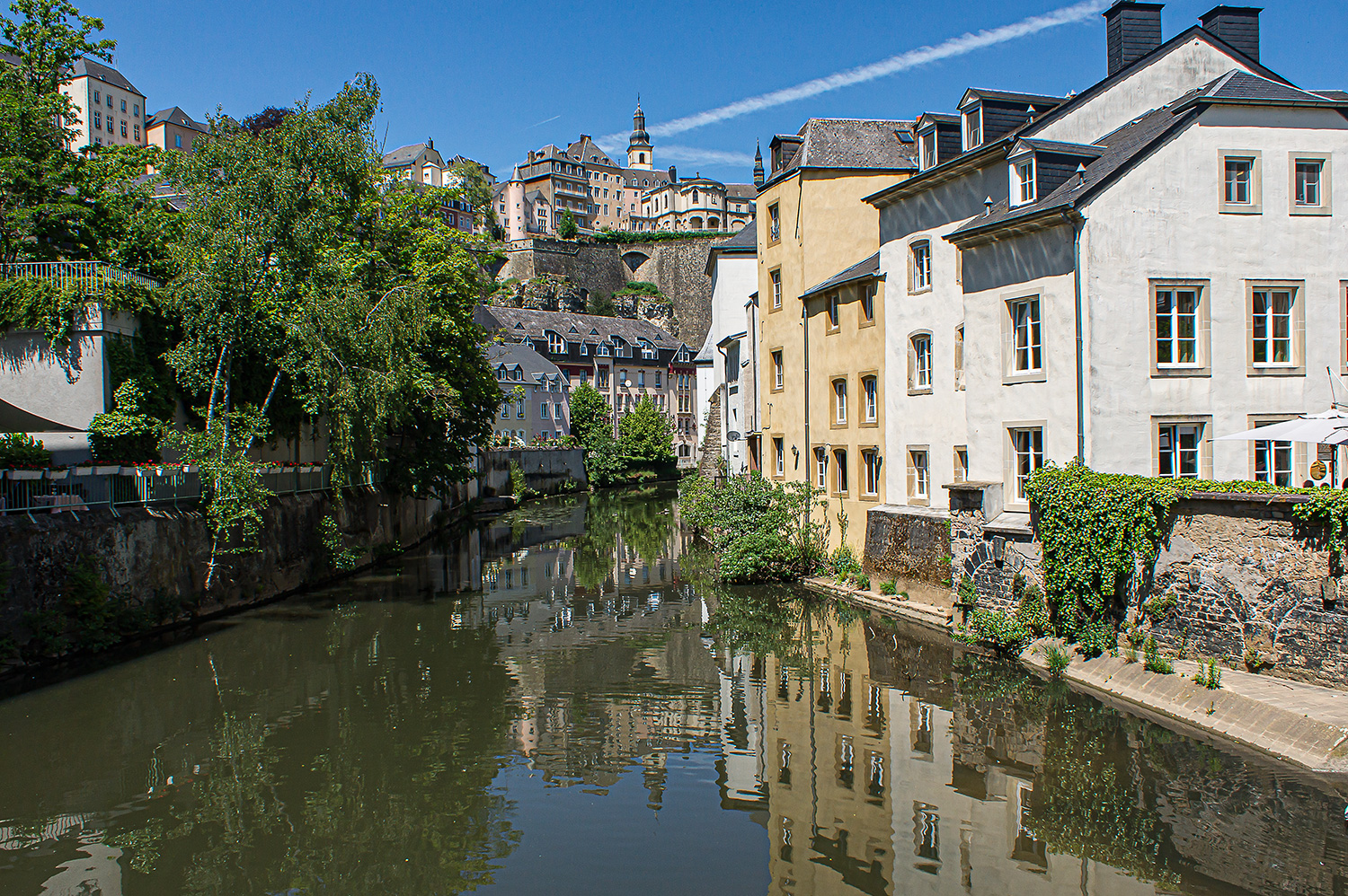 An der Alzette Foto & Bild | sommer, fluss, altstadt Bilder auf ...