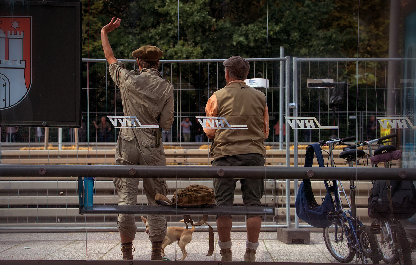 An der Rennstrecke Foto & Bild | erwachsene menschen, alltagsereignisse, menschen in der ...